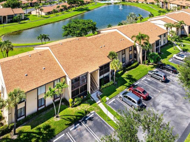 Luxury apartment complex for rent in Aventura, Florida