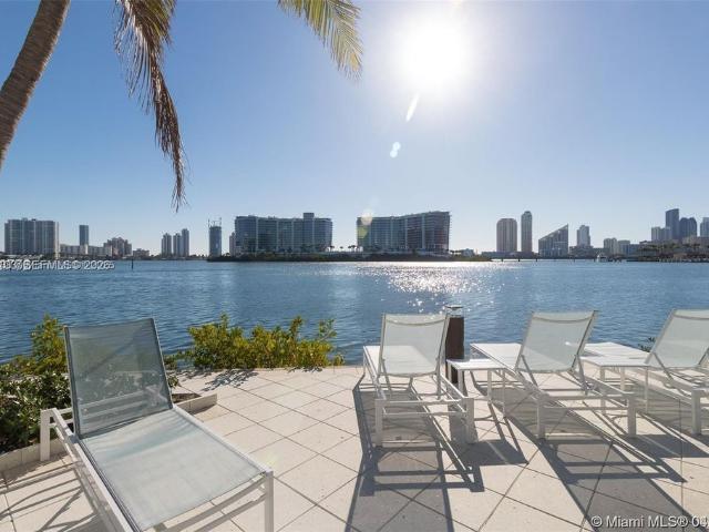 Luxury apartment complex for rent in Aventura, Florida