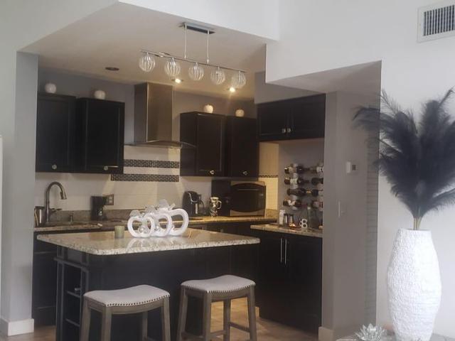 Luxury apartment complex for rent in Aventura, Florida