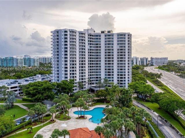 Luxury apartment complex for rent in Aventura, Florida