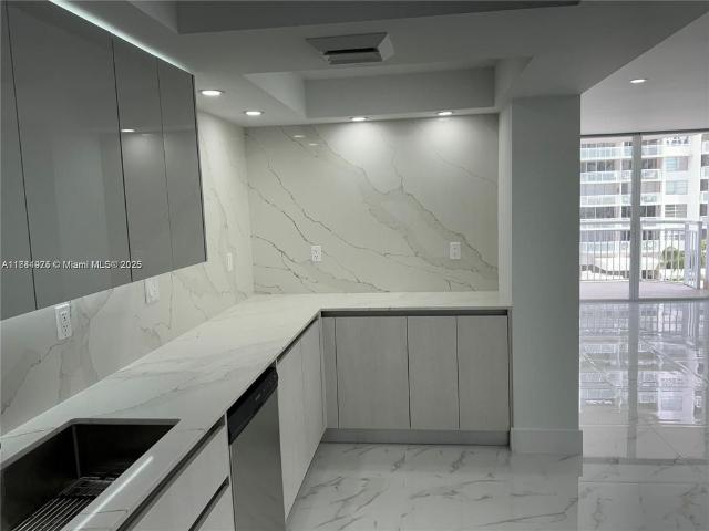 Luxury apartment complex for rent in Aventura, Florida