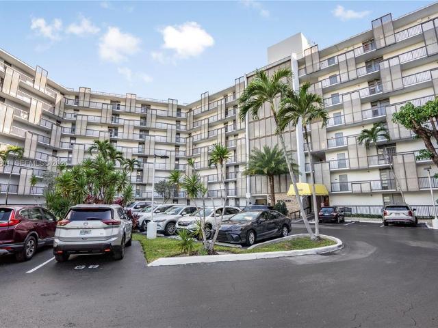 Luxury apartment complex for rent in Aventura, Florida
