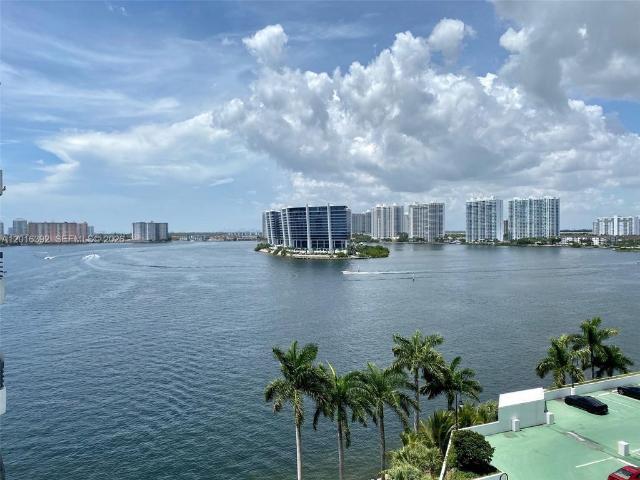 Luxury apartment complex for rent in Aventura, Florida