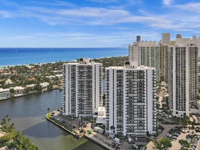 Luxury apartment complex for rent in Aventura, Florida