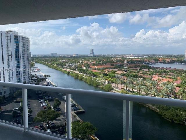 Luxury apartment complex for rent in Aventura, Florida