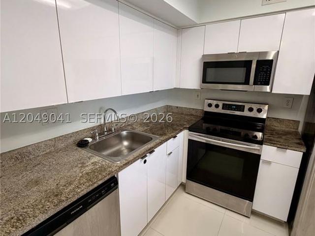 Luxury apartment complex for rent in Aventura, Florida