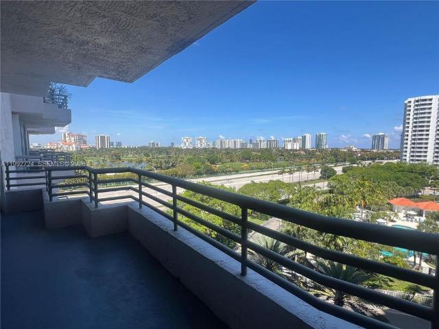 Luxury apartment complex for rent in Aventura, Florida