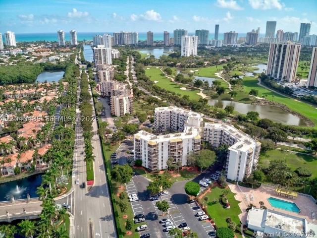 Luxury apartment complex for rent in Aventura, Florida