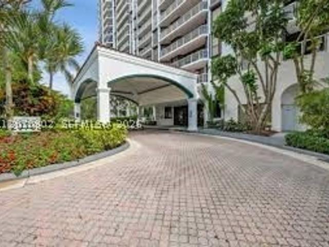 Luxury apartment complex for rent in Aventura, Florida