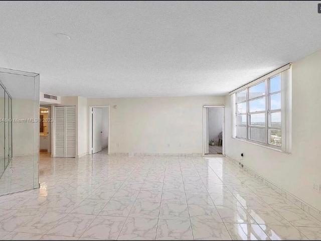 Luxury apartment complex for rent in Aventura, Florida