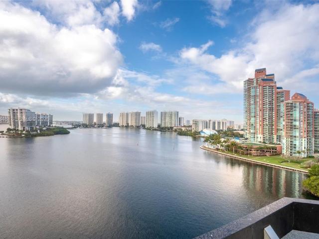 Luxury apartment complex for rent in Aventura, Florida