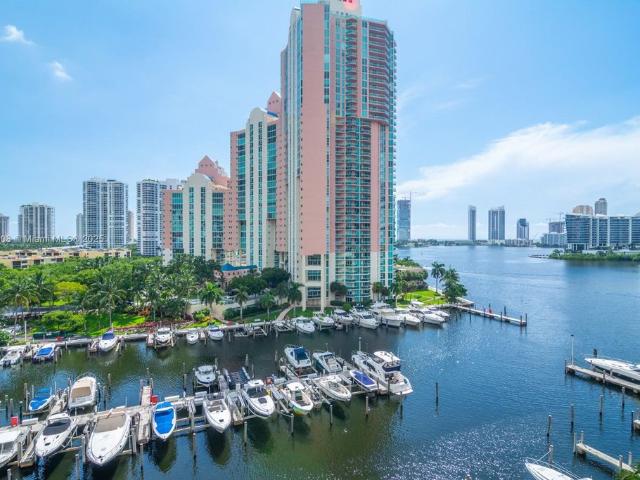 Luxury apartment complex for rent in Aventura, Florida