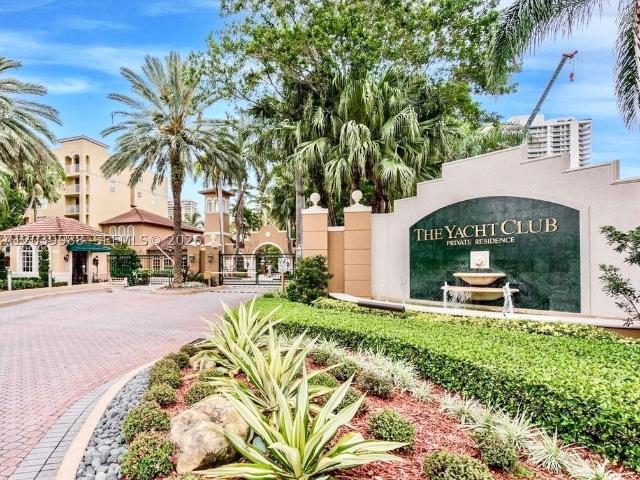 Luxury apartment complex for rent in Aventura, Florida