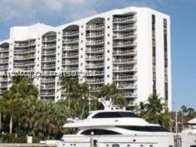 Luxury apartment complex for rent in Aventura, Florida