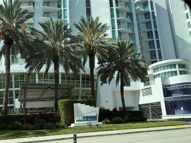 Luxury apartment complex for rent in Aventura, Florida
