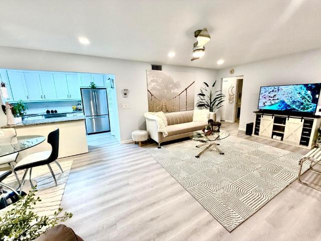 Luxury apartment complex for rent in Aventura, Florida