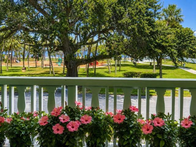 Luxury apartment complex for rent in Aventura, Florida