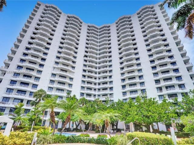Luxury apartment complex for rent in Aventura, Florida