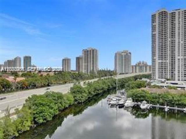Luxury apartment complex for rent in Aventura, Florida