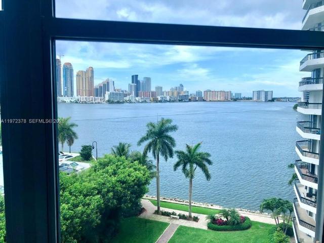 Luxury apartment complex for rent in Aventura, Florida