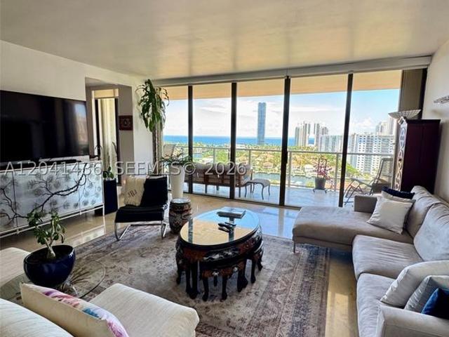 Luxury apartment complex for rent in Aventura, Florida