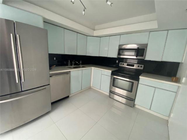 Luxury apartment complex for rent in Aventura, Florida