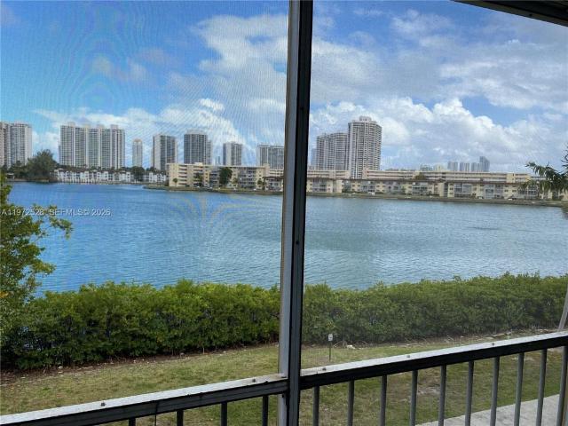 Luxury apartment complex for rent in Aventura, Florida