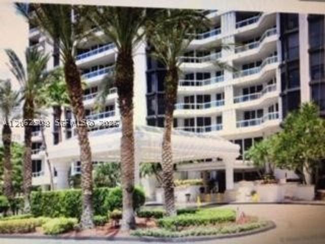 Luxury apartment complex for rent in Aventura, Florida