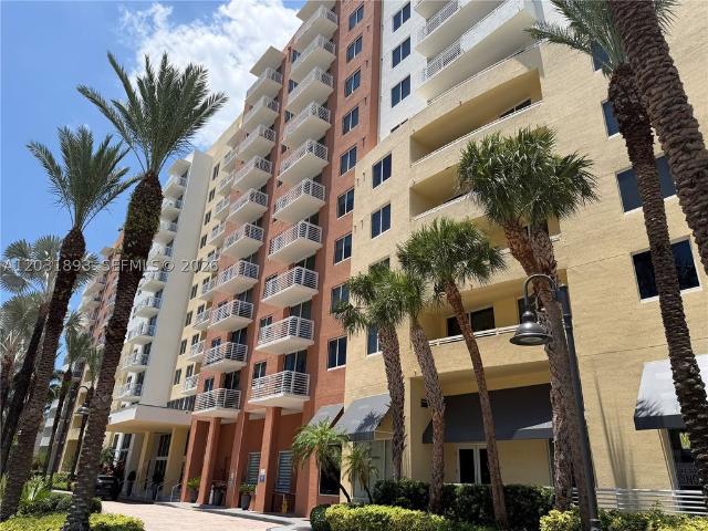 Luxury apartment complex for rent in Aventura, Florida