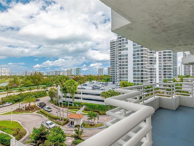 Luxury apartment complex for rent in Aventura, Florida