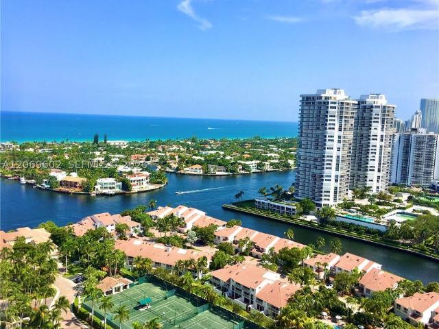 Luxury apartment complex for rent in Aventura, Florida
