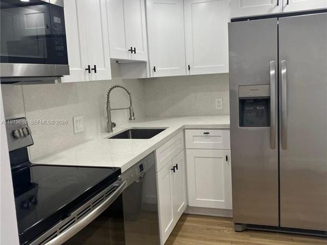 Luxury apartment complex for rent in Aventura, Florida