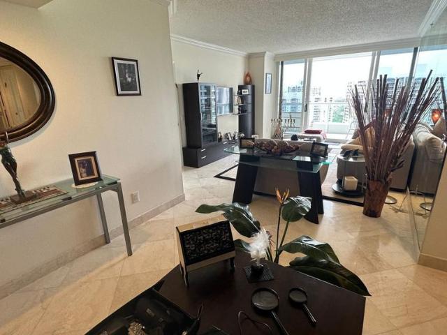 Luxury apartment complex for rent in Aventura, United States