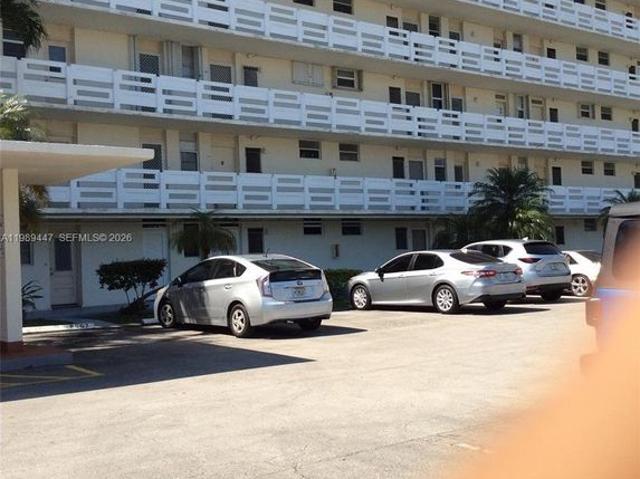 Luxury apartment complex for rent in Aventura, Florida