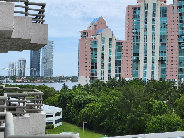 Luxury apartment complex for rent in Aventura, Florida