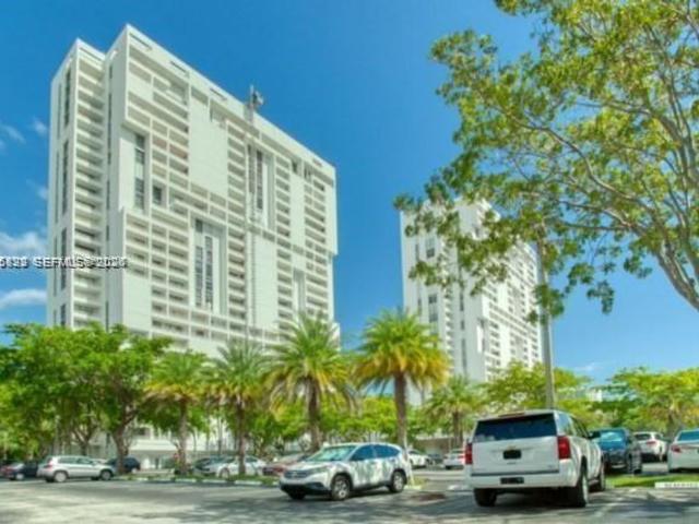 Luxury apartment complex for rent in Aventura, Florida