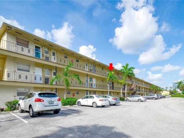Luxury apartment complex for rent in Aventura, Florida