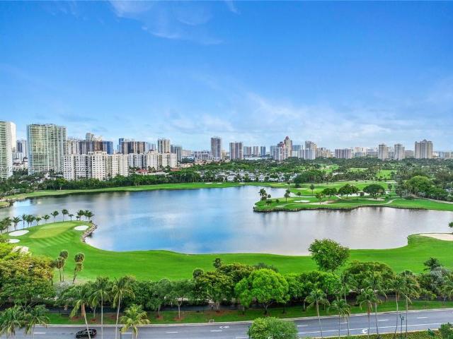 Luxury apartment complex for rent in Aventura, Florida