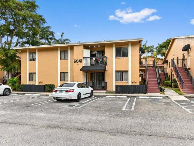 Luxury apartment complex for rent in Aventura, Florida