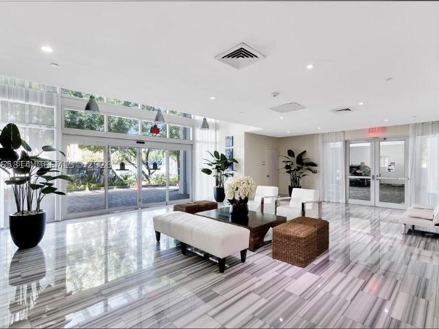 Luxury apartment complex for rent in Aventura, Florida