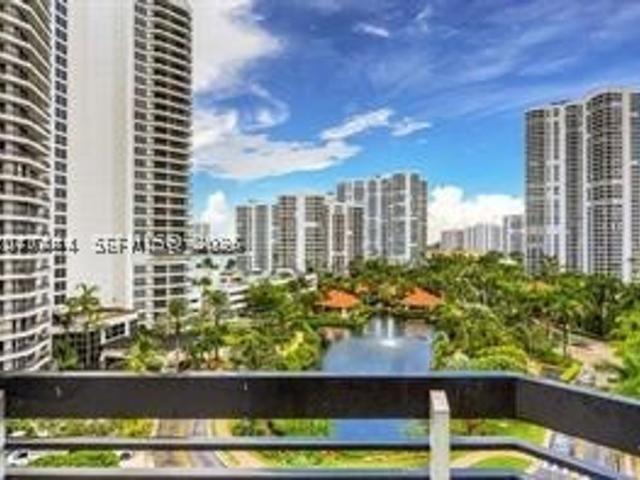 Luxury apartment complex for rent in Aventura, Florida