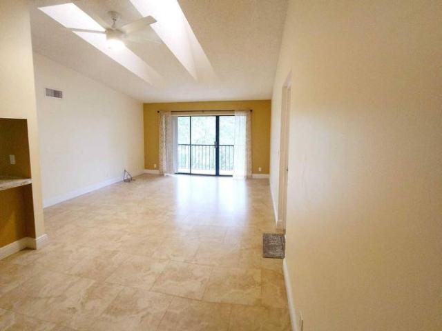 Luxury apartment complex for rent in Aventura, Florida