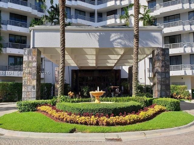 Luxury apartment complex for rent in Aventura, Florida