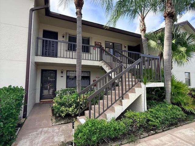 Luxury apartment complex for rent in Aventura, Florida