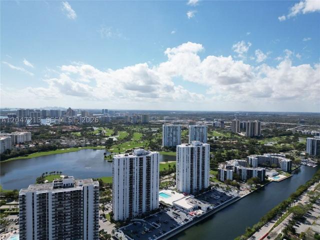 Luxury apartment complex for rent in Aventura, Florida