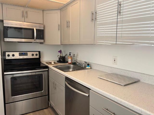 Luxury apartment complex for rent in Aventura, United States