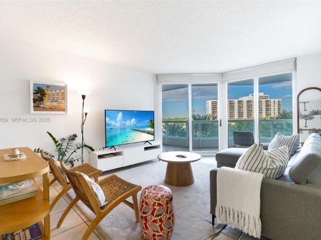 Luxury apartment complex for rent in Aventura, United States