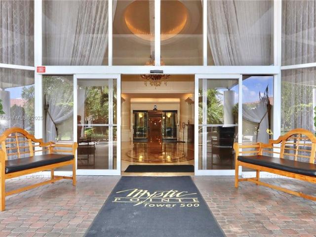 Luxury apartment complex for rent in Aventura, United States