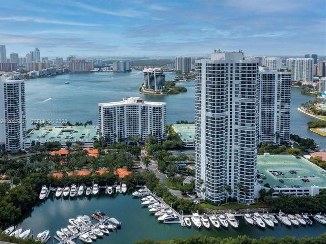 Luxury apartment complex for rent in Aventura, United States