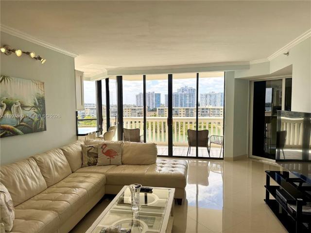 Luxury apartment complex for rent in Aventura, United States